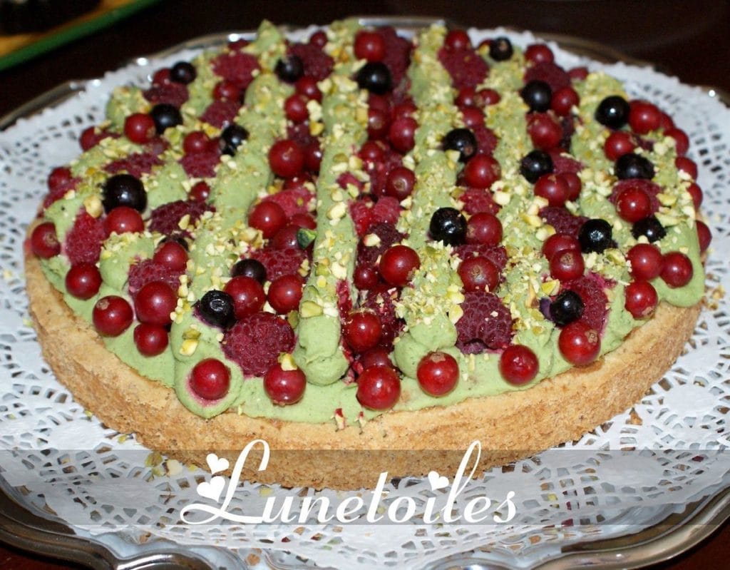 Tarte aux fruits rouges et a la pistache