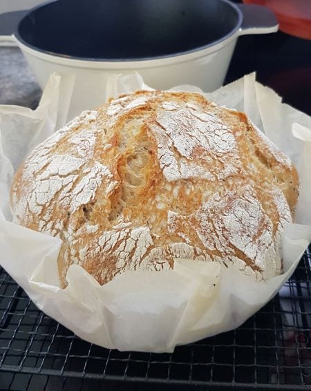 miche de pain blanc en cocotte